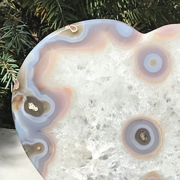 Multitude of Eyes Agate Heart – Rockology.net